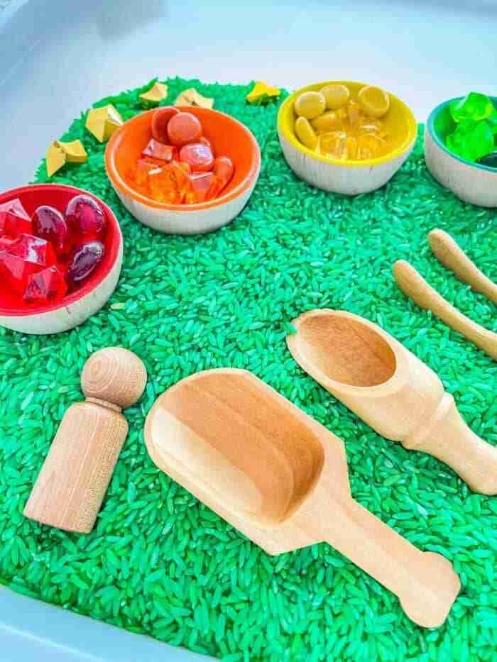 Saint Patricks Day Sensory Bin | Sensory-N-Stuff