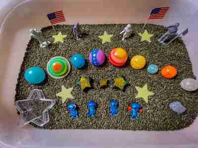 Outer Space Sensory Bin - Planets | Sensory-N-Stuff