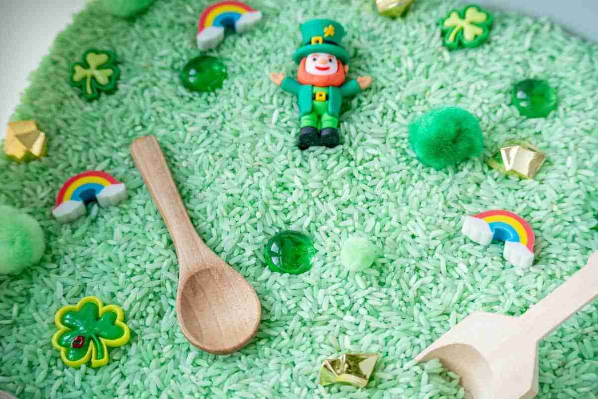 Leprechaun Sensory Bin | Sensory-N-Stuff