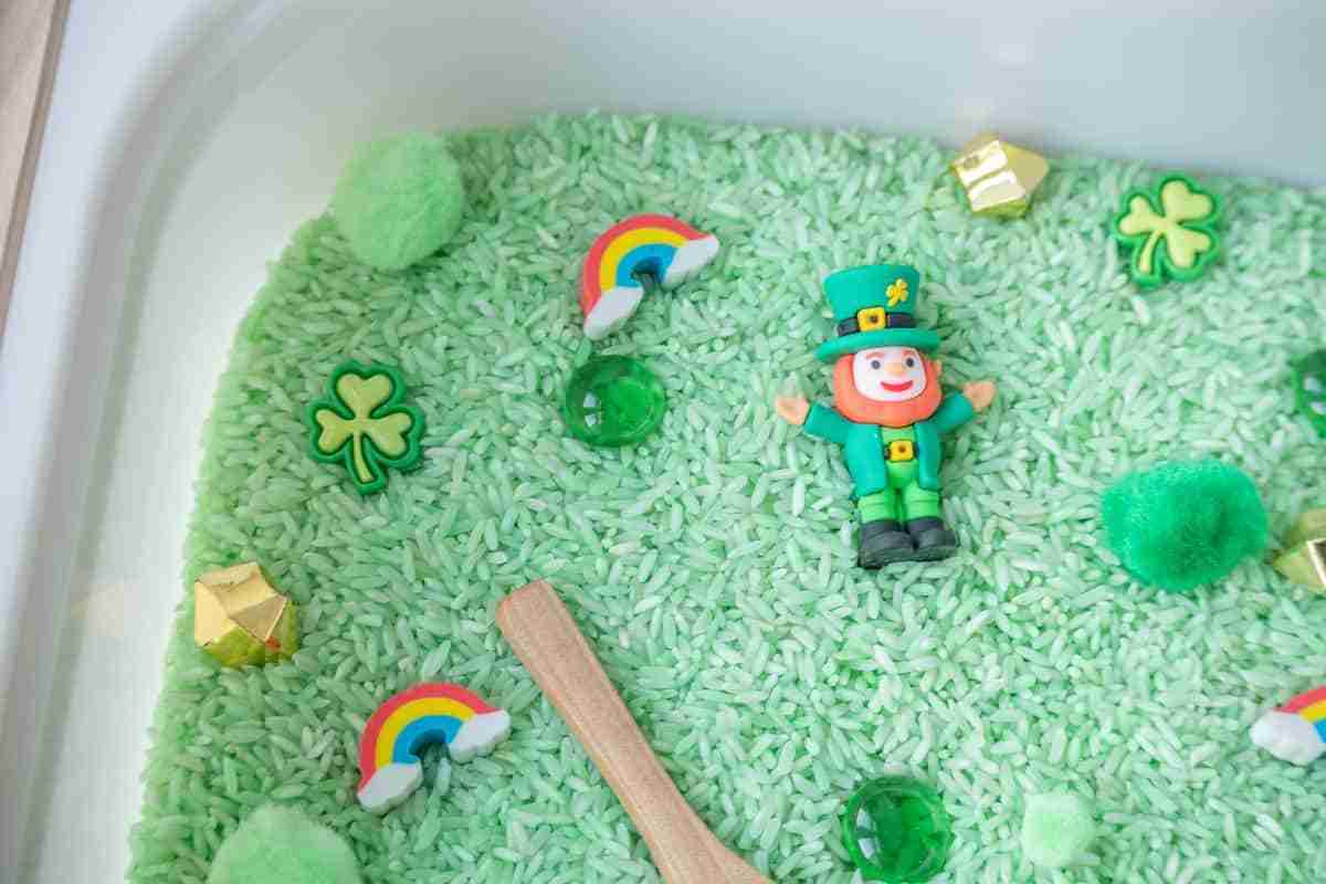 Leprechaun Sensory Bin | Sensory-N-Stuff
